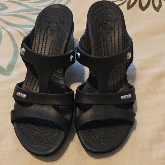 CROCS | Shoes | Crocs Black Sandals With Crisscross Straps | Poshmark